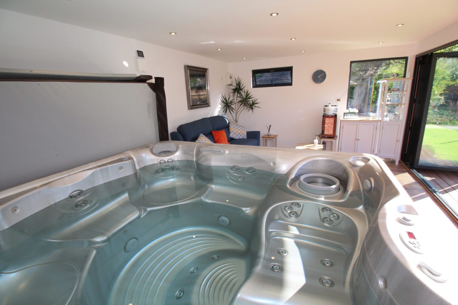 Hot Tub House - Timber Rooms